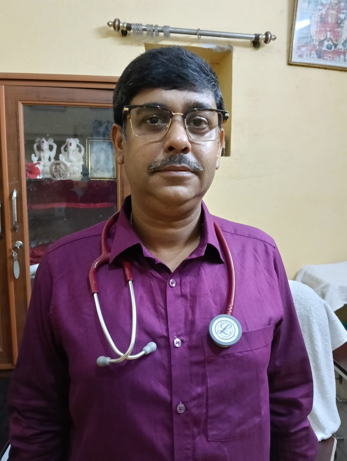 Dr. Vivek Bandyopadhyay - consultant homeopathic physician in hooghly ...